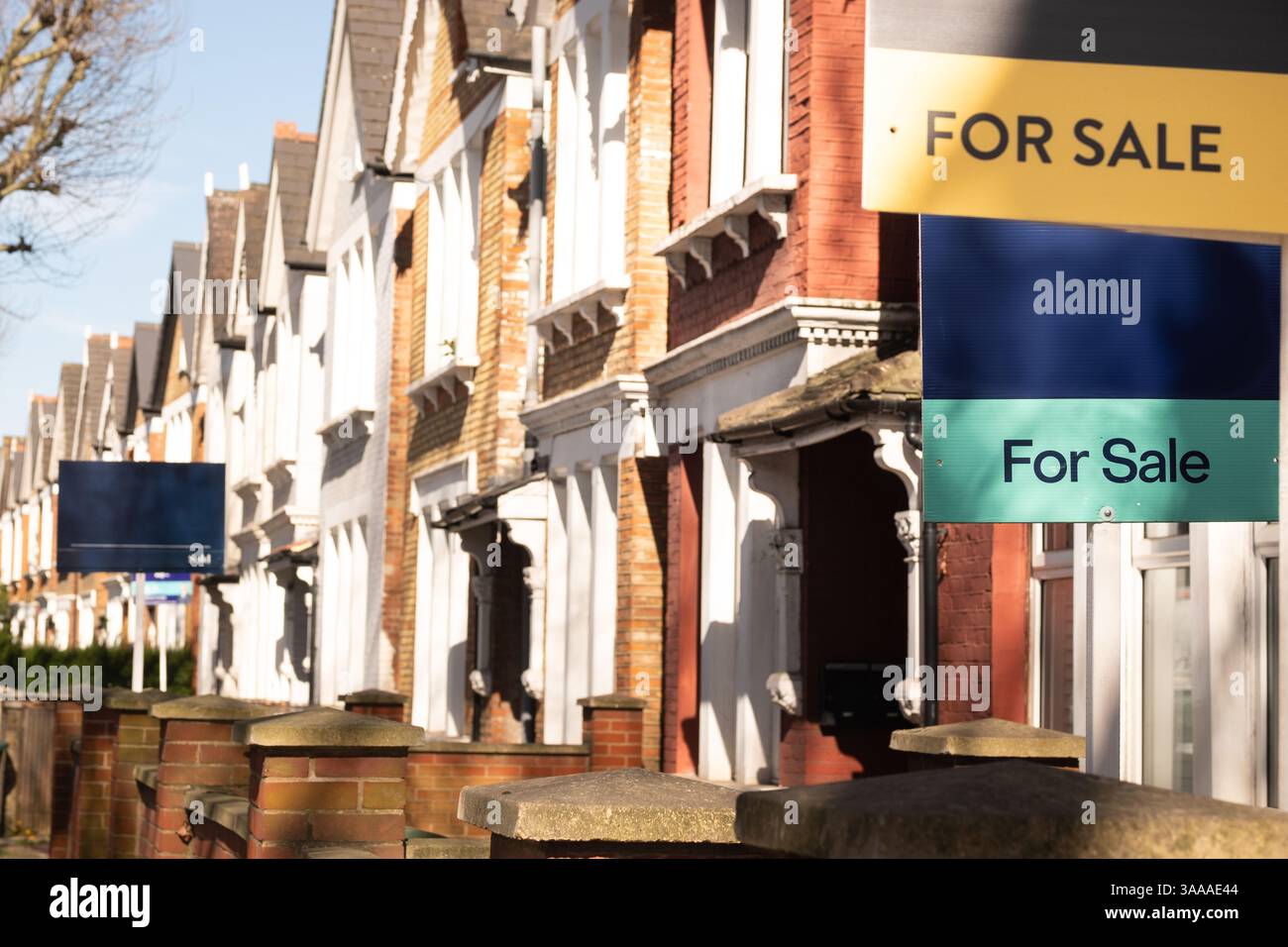 For sale signs uk street hi-res stock photography and images - Alamy