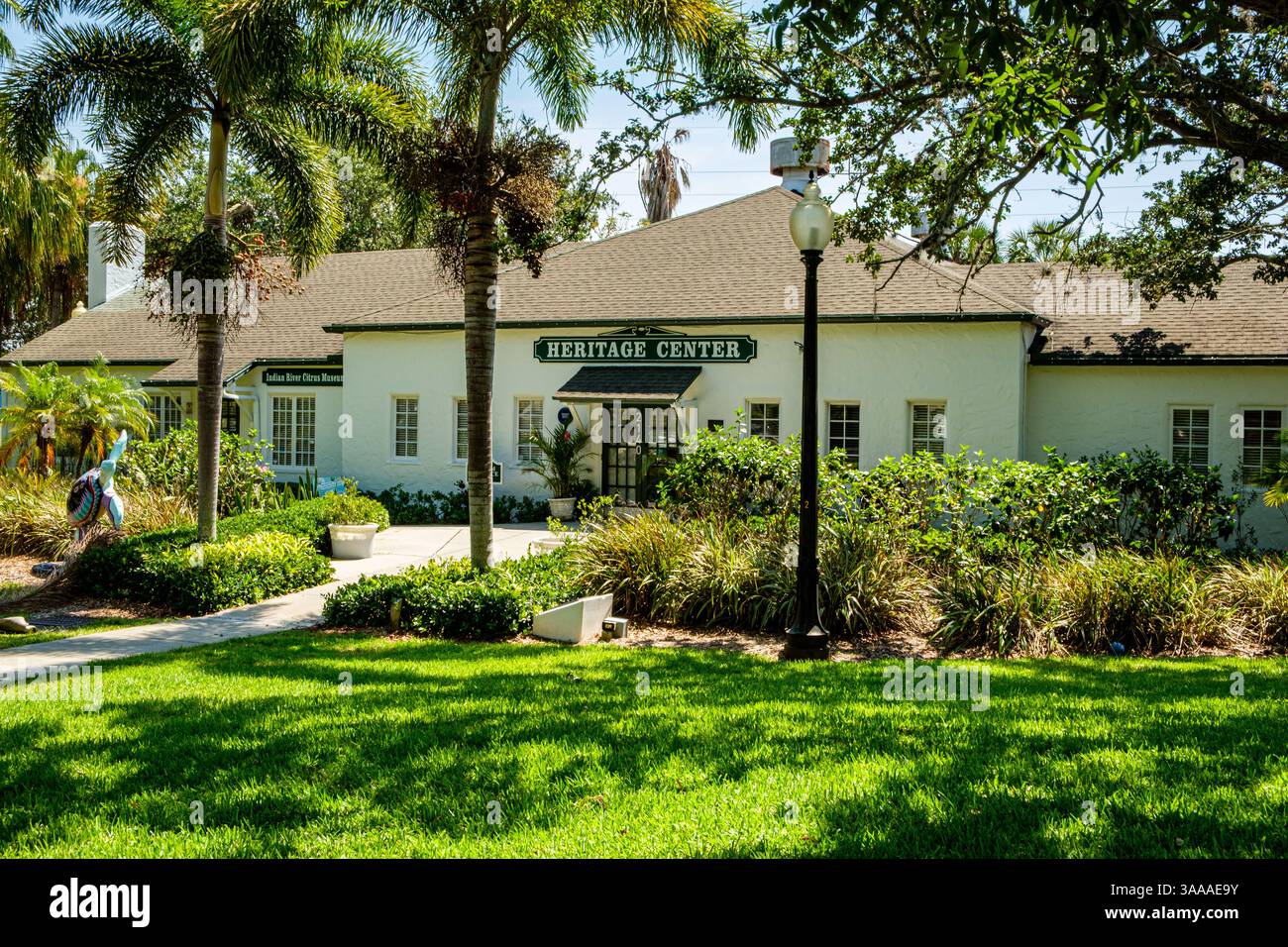 Old vero beach community building hi-res stock photography and images ...
