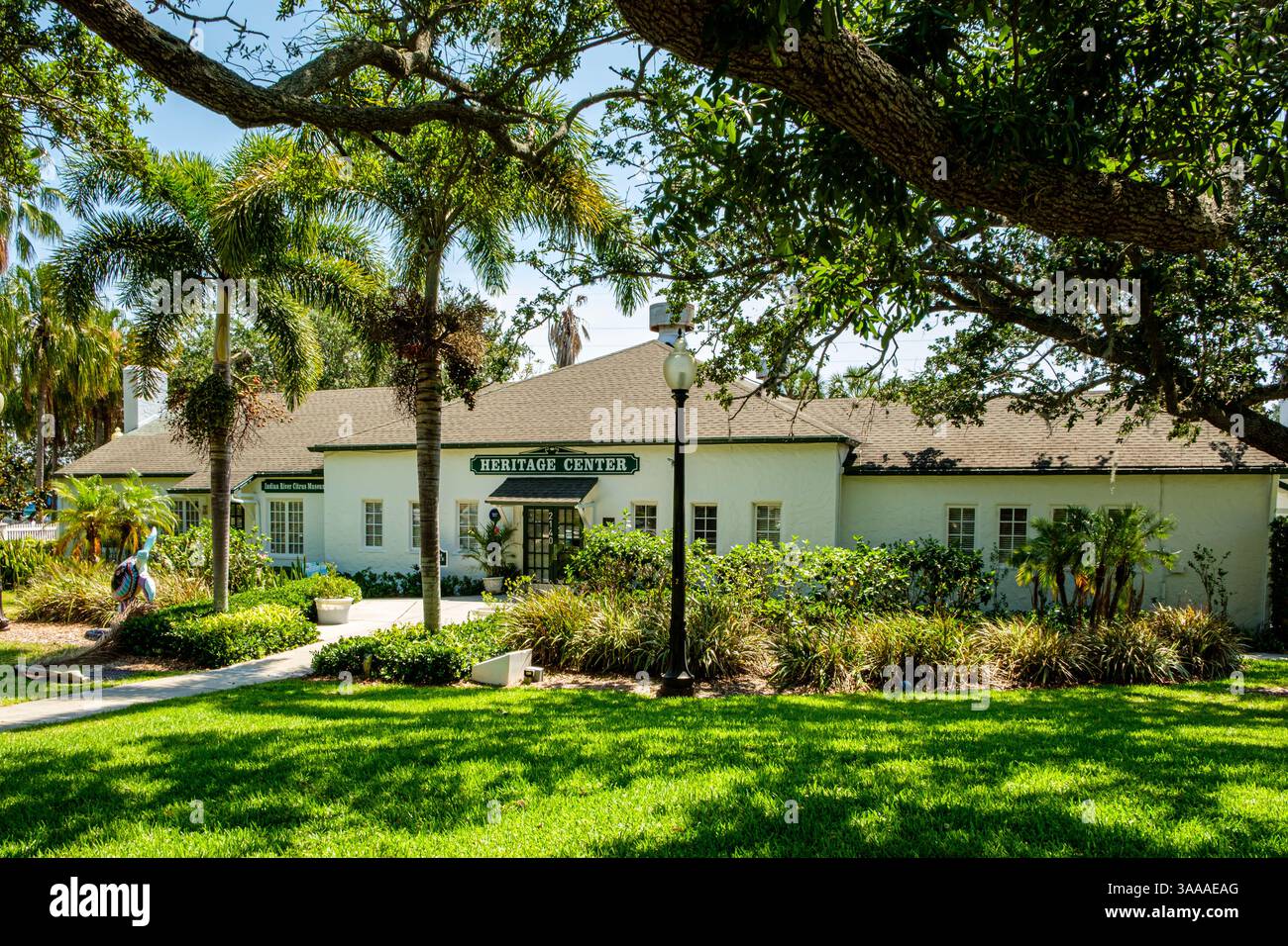 Old vero beach community building hi-res stock photography and images ...