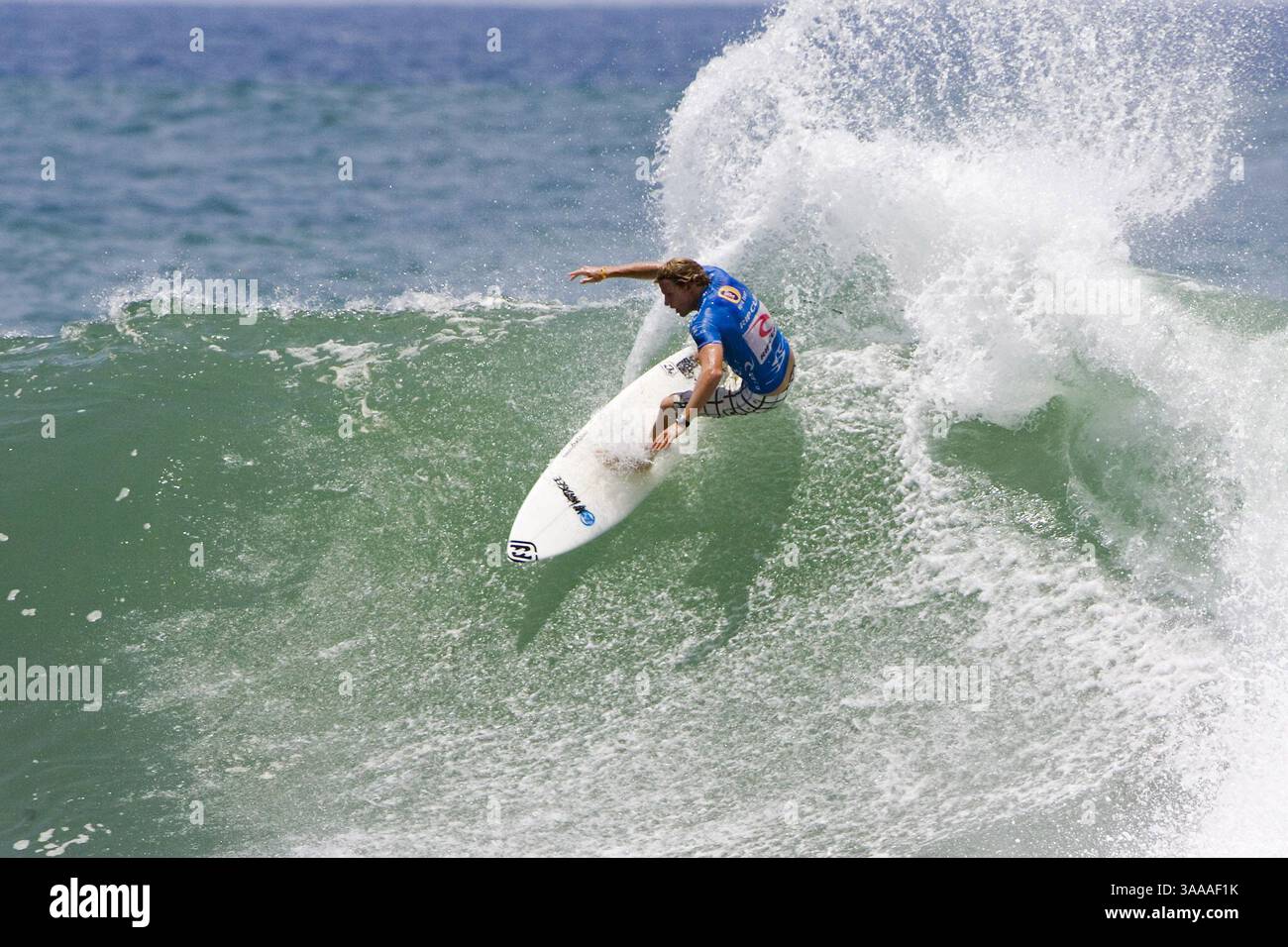 Huatulco surfing hi-res stock photography and images - Alamy