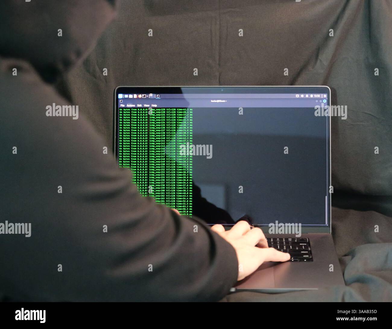 Red hat hacker hi-res stock photography and images - Alamy