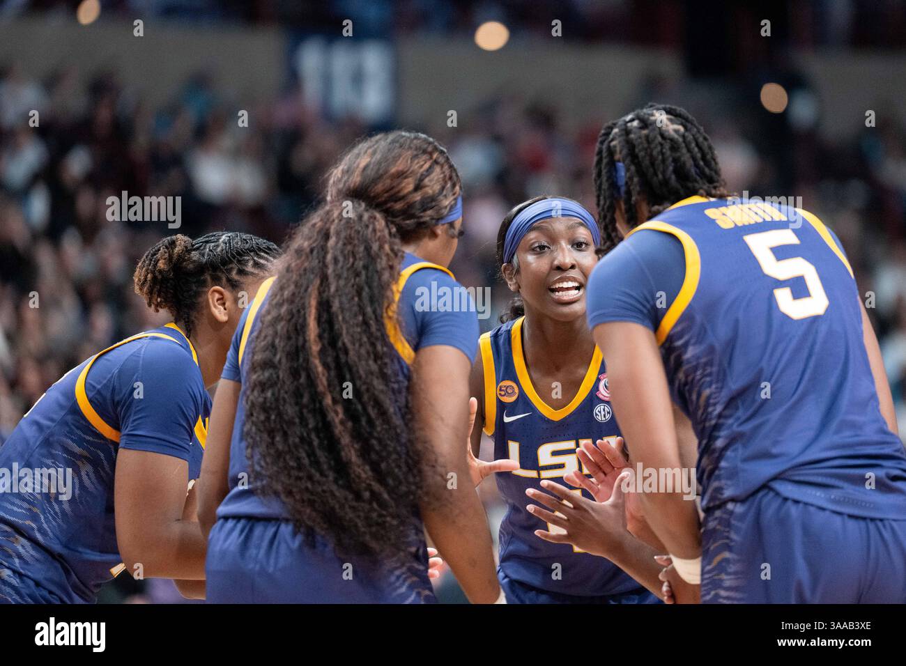 LSU Lady Tigers guard Flau'Jae Johnson (4) talks to her team against ...