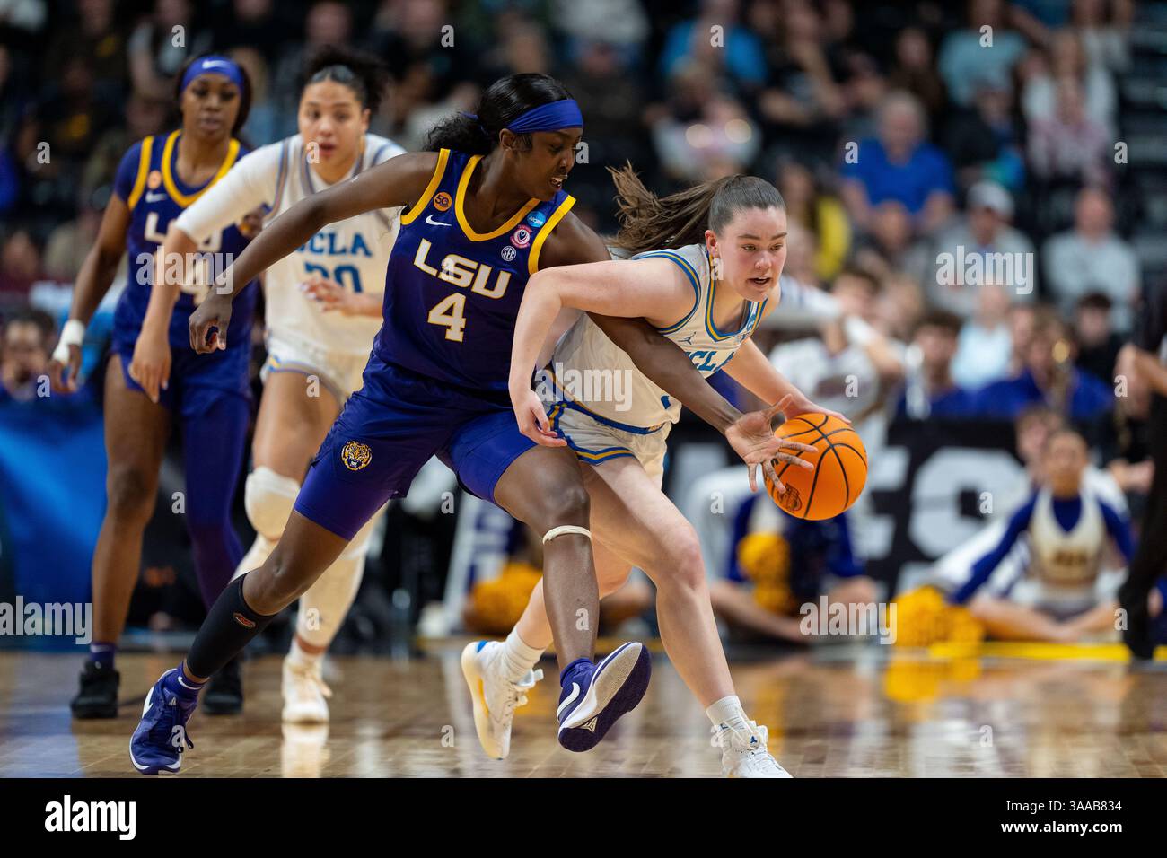 UCLA Bruins guard Elina Aarnisalo (7) drives past LSU Lady Tigers guard Flau'Jae Johnson (4 ...