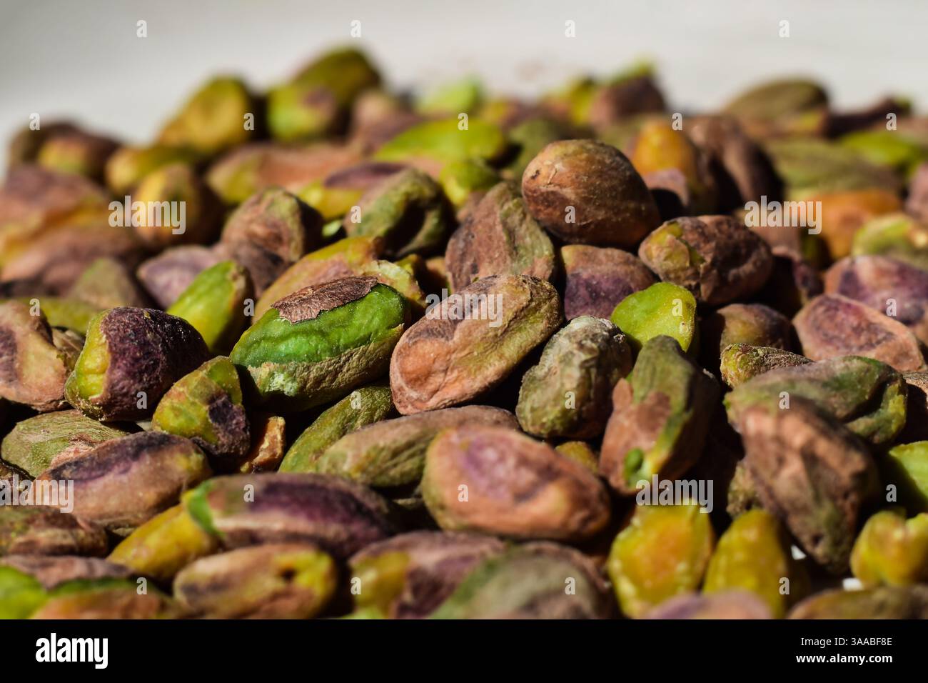 Pile of shelled pistachio nuts Stock Photo - Alamy