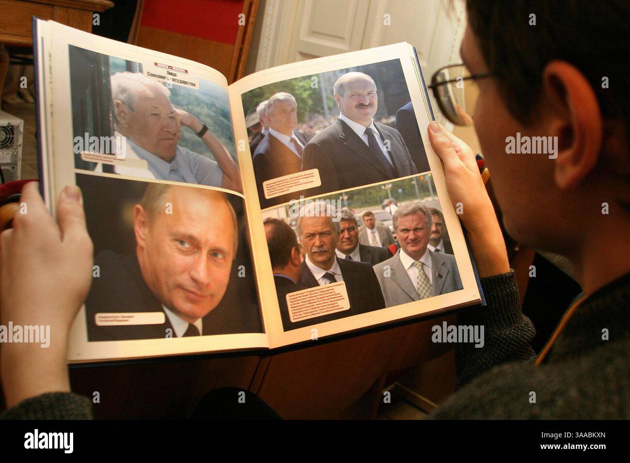 Russian president boris yeltsin pictured hi-res stock photography and ...