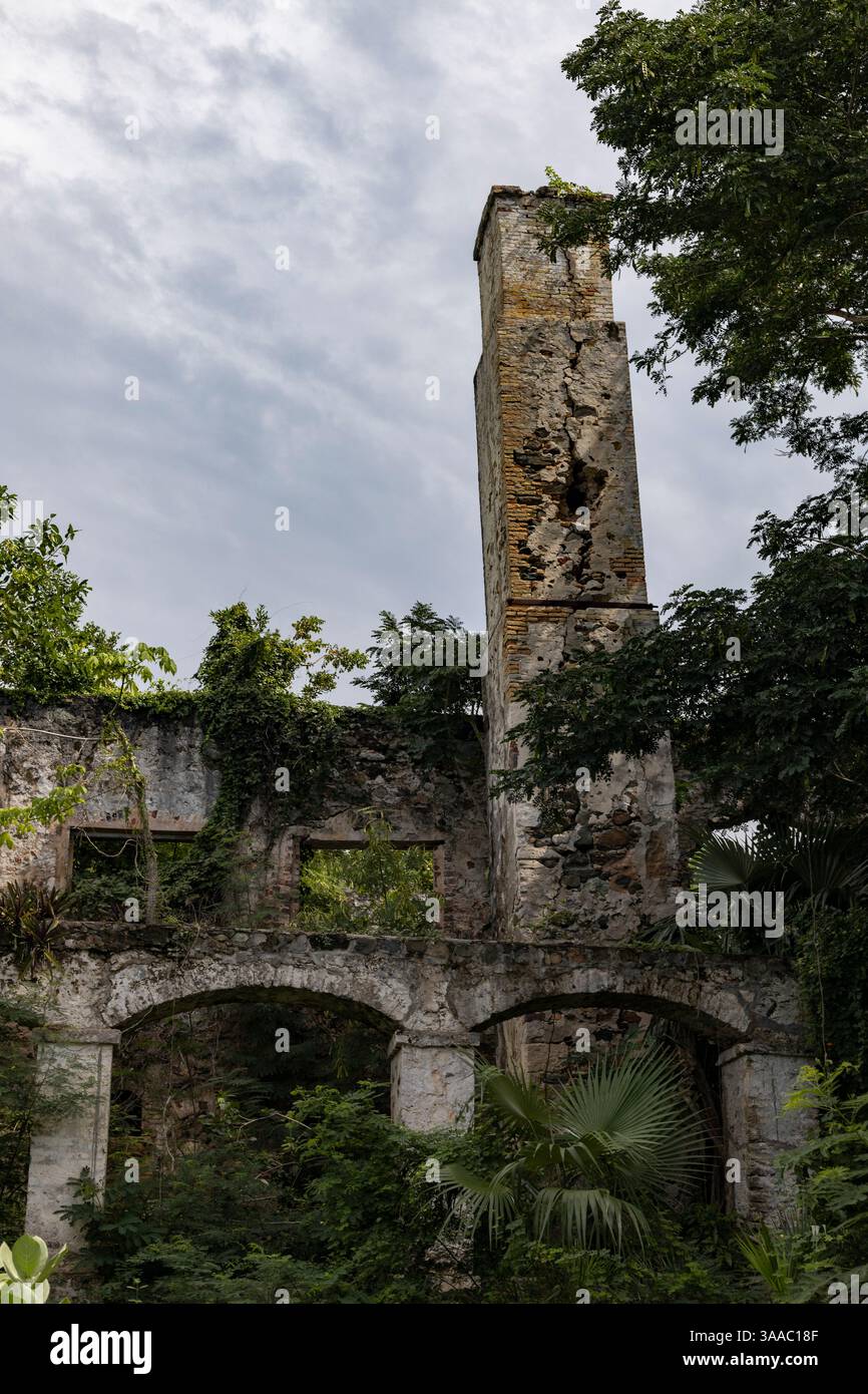 Ruins on abandoned island hi-res stock photography and images - Alamy