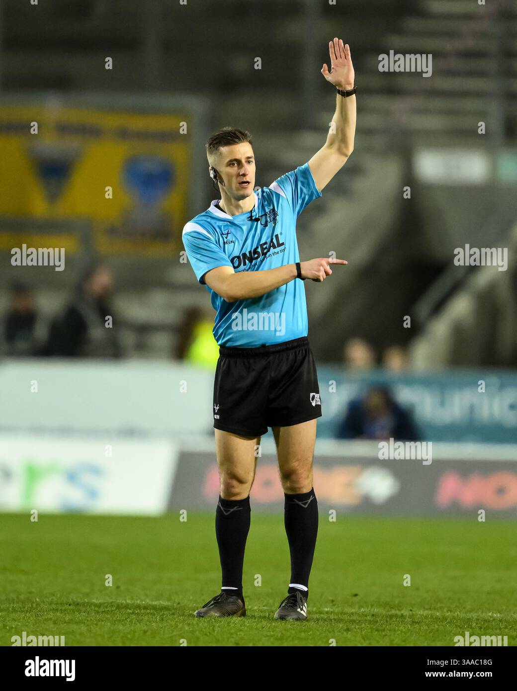 ST. HELENS, ENGLAND - 28 MARCH 2025: referee Chris Kendall during the ...