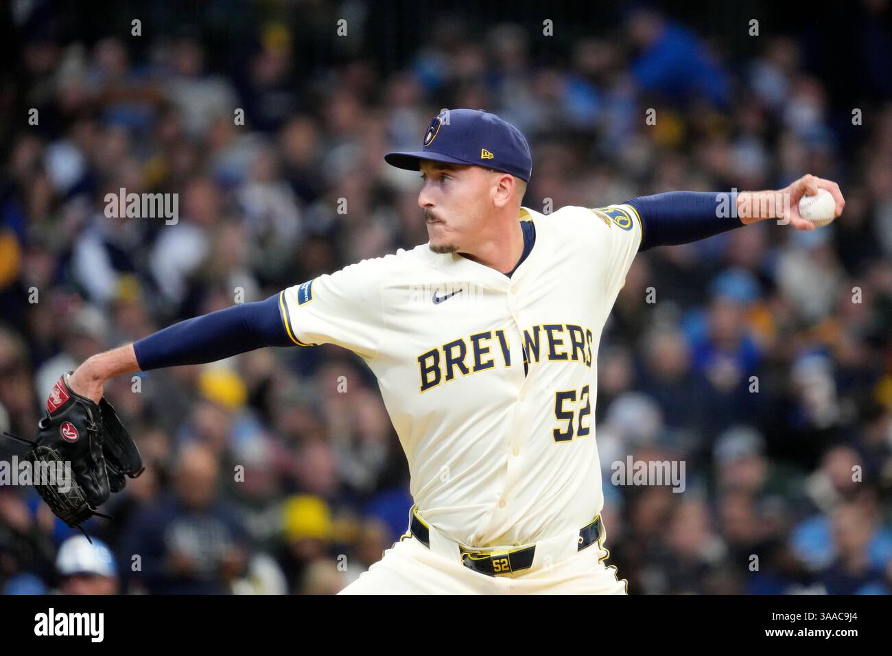 Milwaukee Brewers pitcher Bryan Hudson throws during the fifth inning ...
