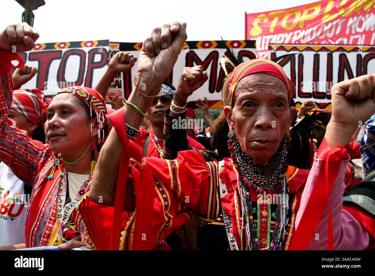 Oct 26, 2015 - Manila, Philippines - Women Lumad tribe members raise ...