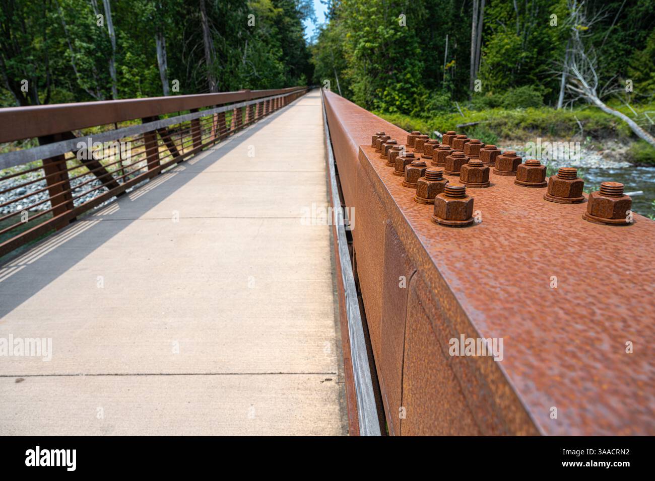 Railroad bridge park hi-res stock photography and images - Alamy