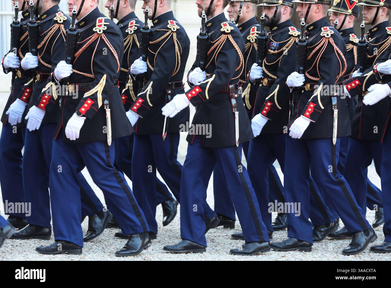 Paris, France. 31st Mar, 2025. French r publicain guards get into ...