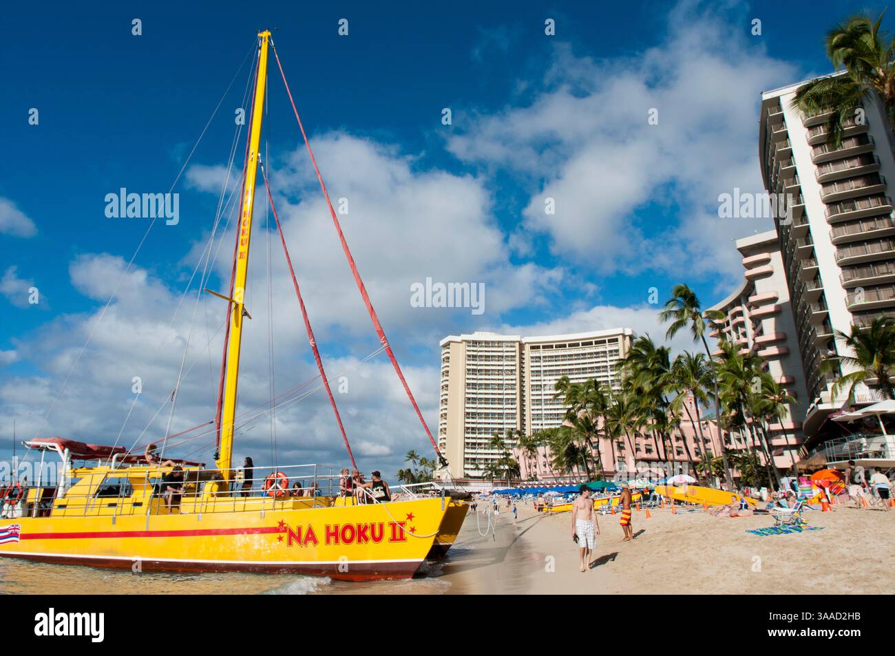 Jan 4, 2015 - Hawaii, U.S. - Hotels and boat tours on the seafront on ...