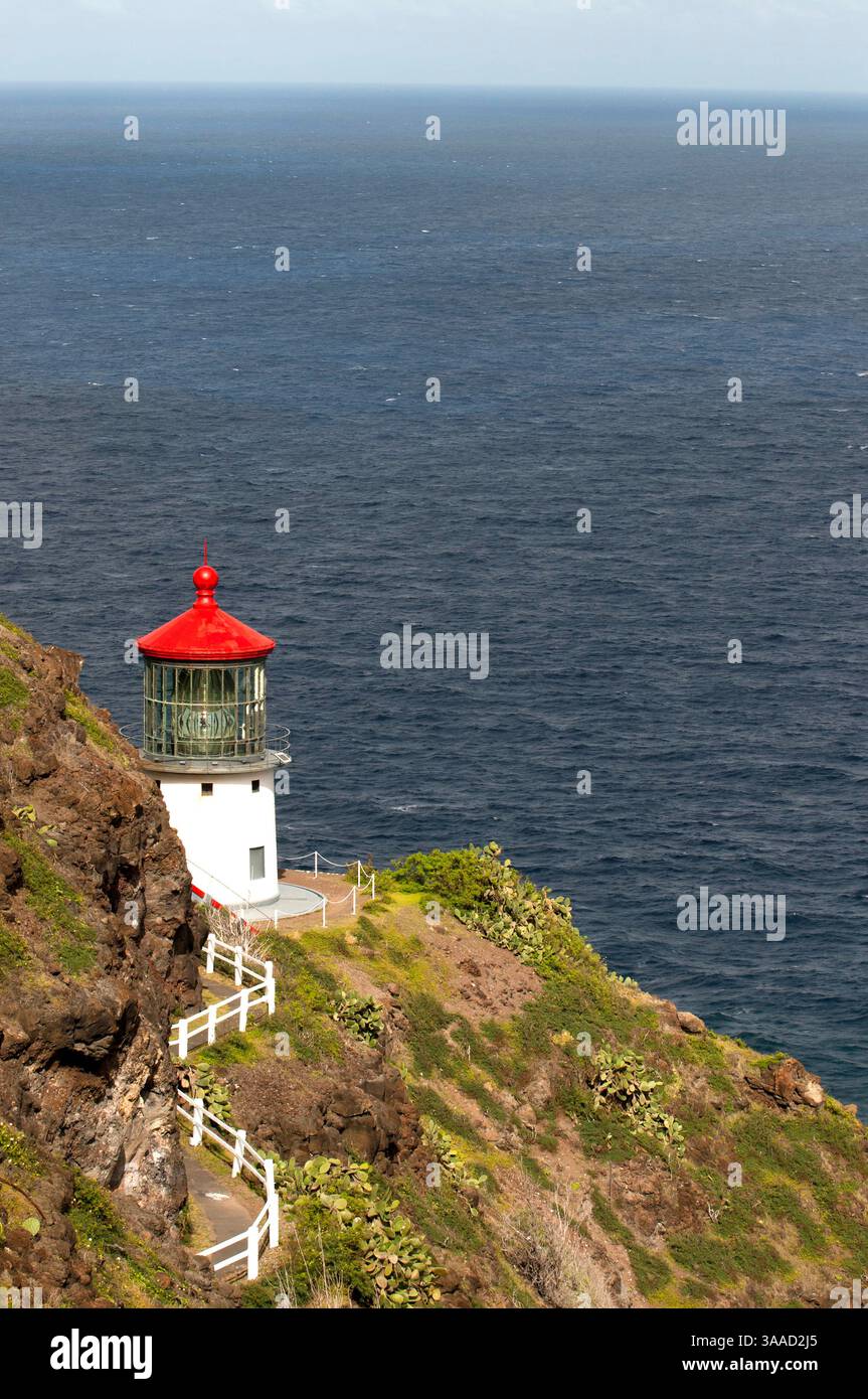 Jan 5, 2015 - Hawaii, U.S. - Makapu'u Lighthouse at the eastern end of ...