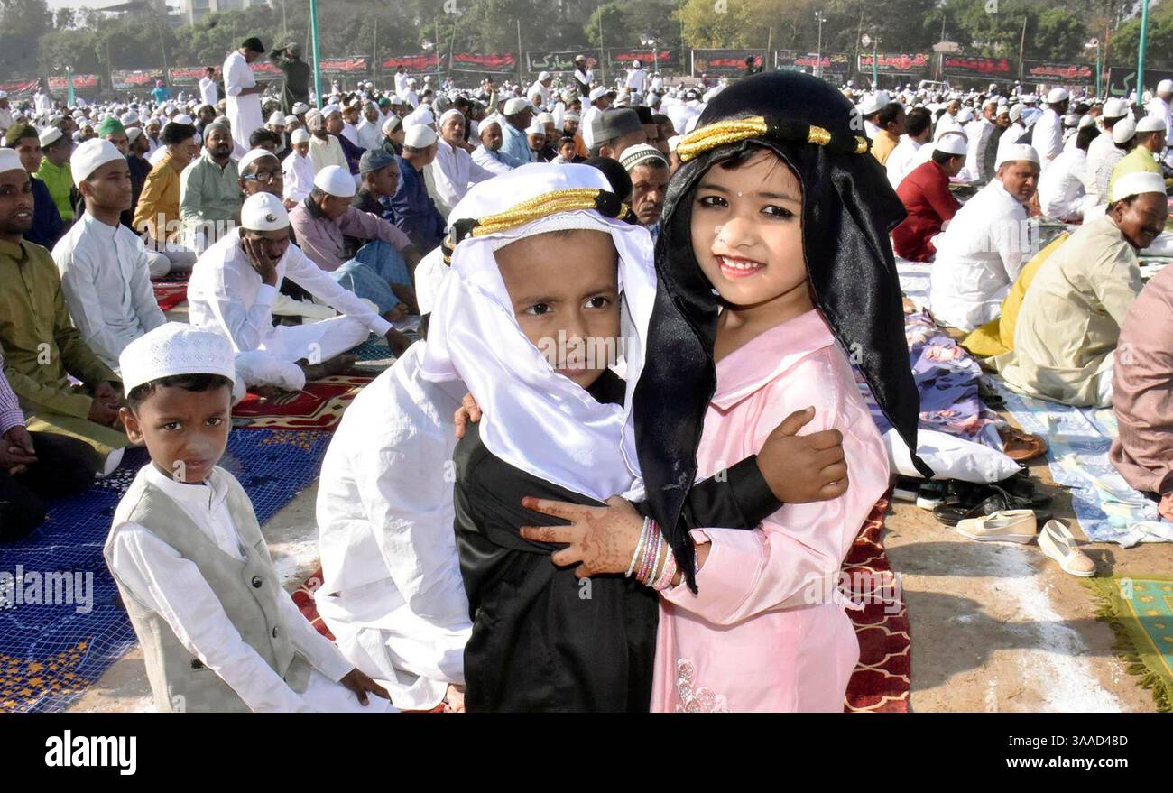 Patna, India. 31st Mar, 2025. PATNA, INDIA - MARCH 31: Muslim children ...