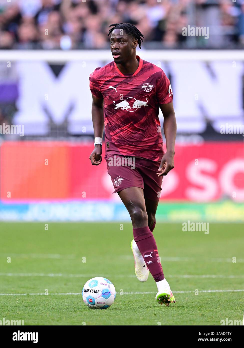 MONCHENGLADBACH - El Chadaille Bitshiabu of RB Leipzig during the ...