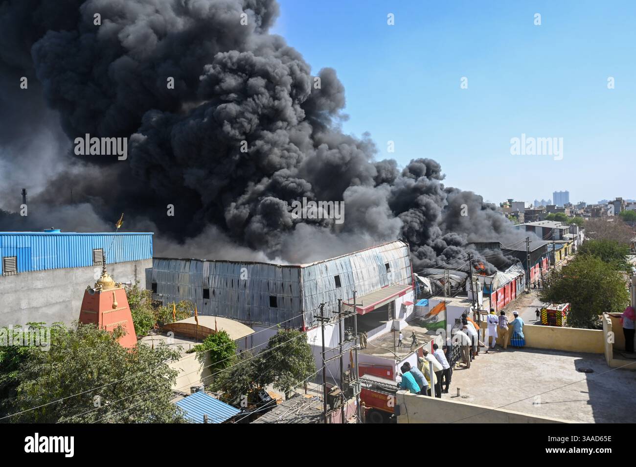 Greater Noida, India. 31st Mar, 2025. GREATER NOIDA, INDIA - MARCH 31: A massive fire broke out ...