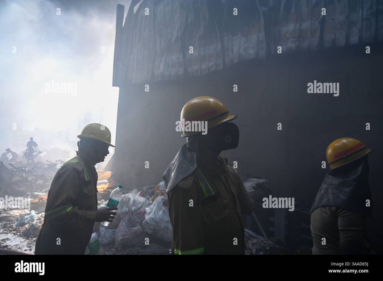 Greater Noida, India. 31st Mar, 2025. GREATER NOIDA, INDIA - MARCH 31: A massive fire broke out ...