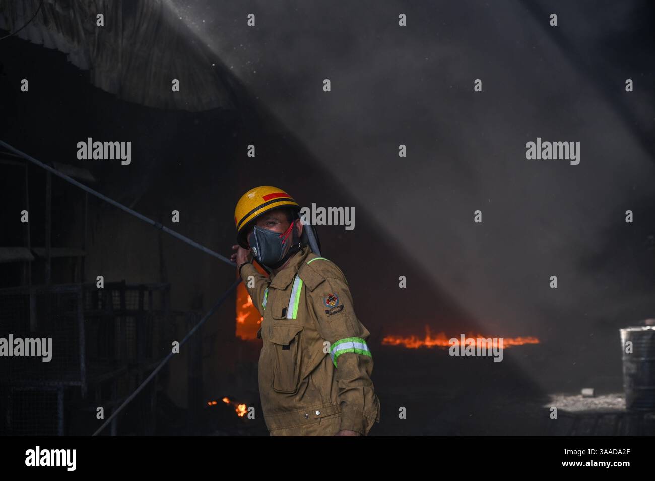 Greater Noida, India. 31st Mar, 2025. GREATER NOIDA, INDIA - MARCH 31: A massive fire broke out ...