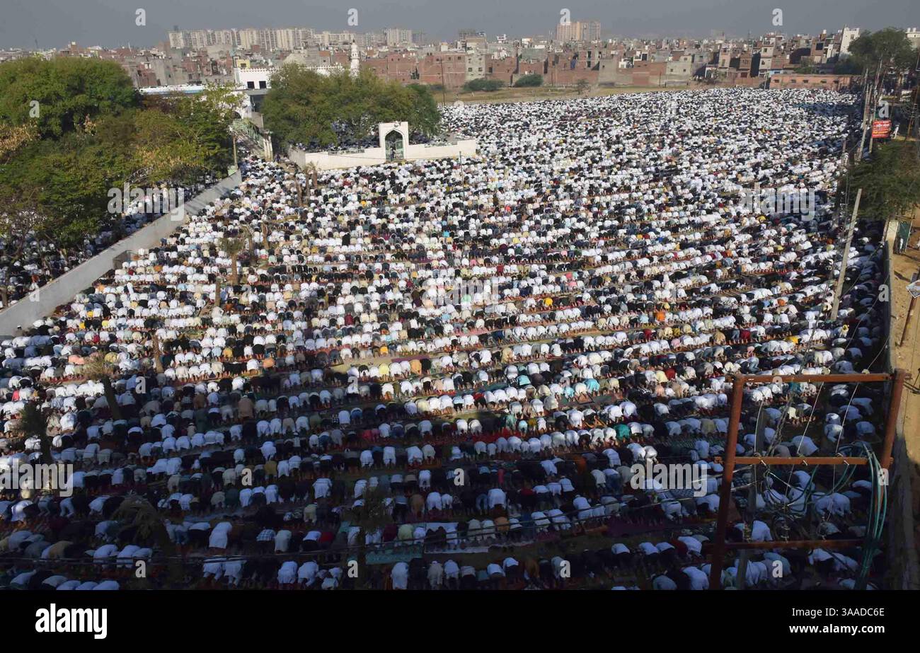 New Delhi, India. 31st Mar, 2025. GHAZIABAD, INDIA - MARCH 31: Muslims ...