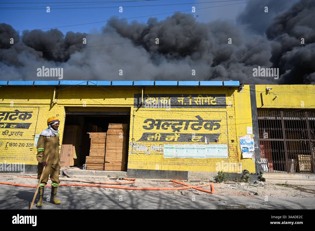 Greater Noida, India. 31st Mar, 2025. GREATER NOIDA, INDIA - MARCH 31: A massive fire broke out ...