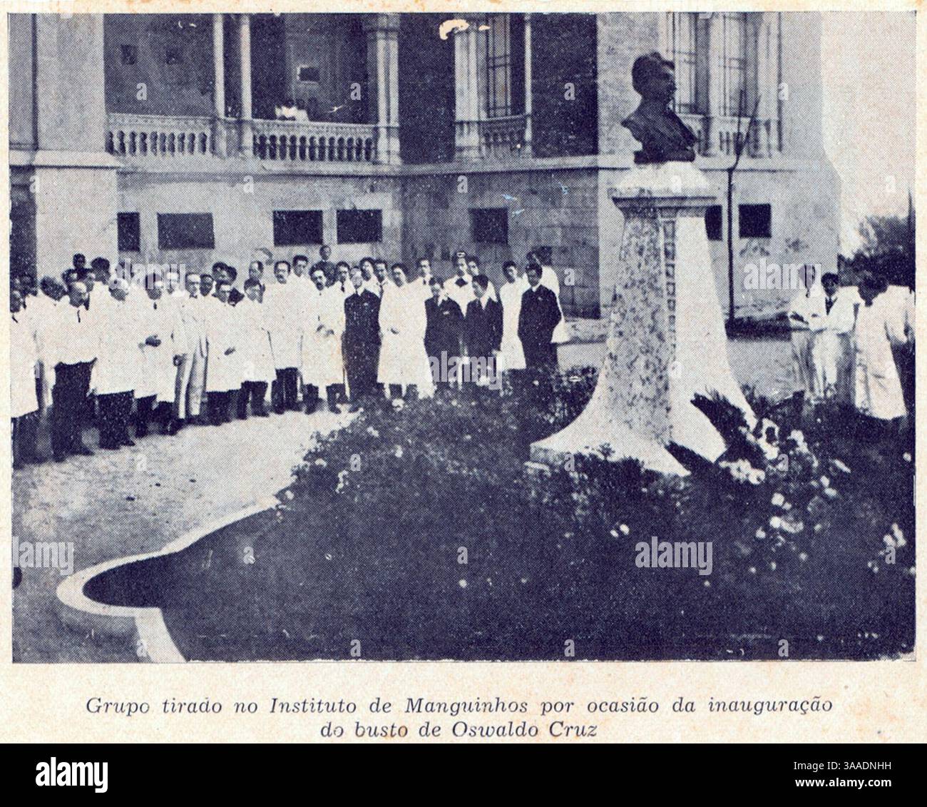 Inauguração do busto de Oswaldo Cruz, em frente ao Pavilhão, com a ...