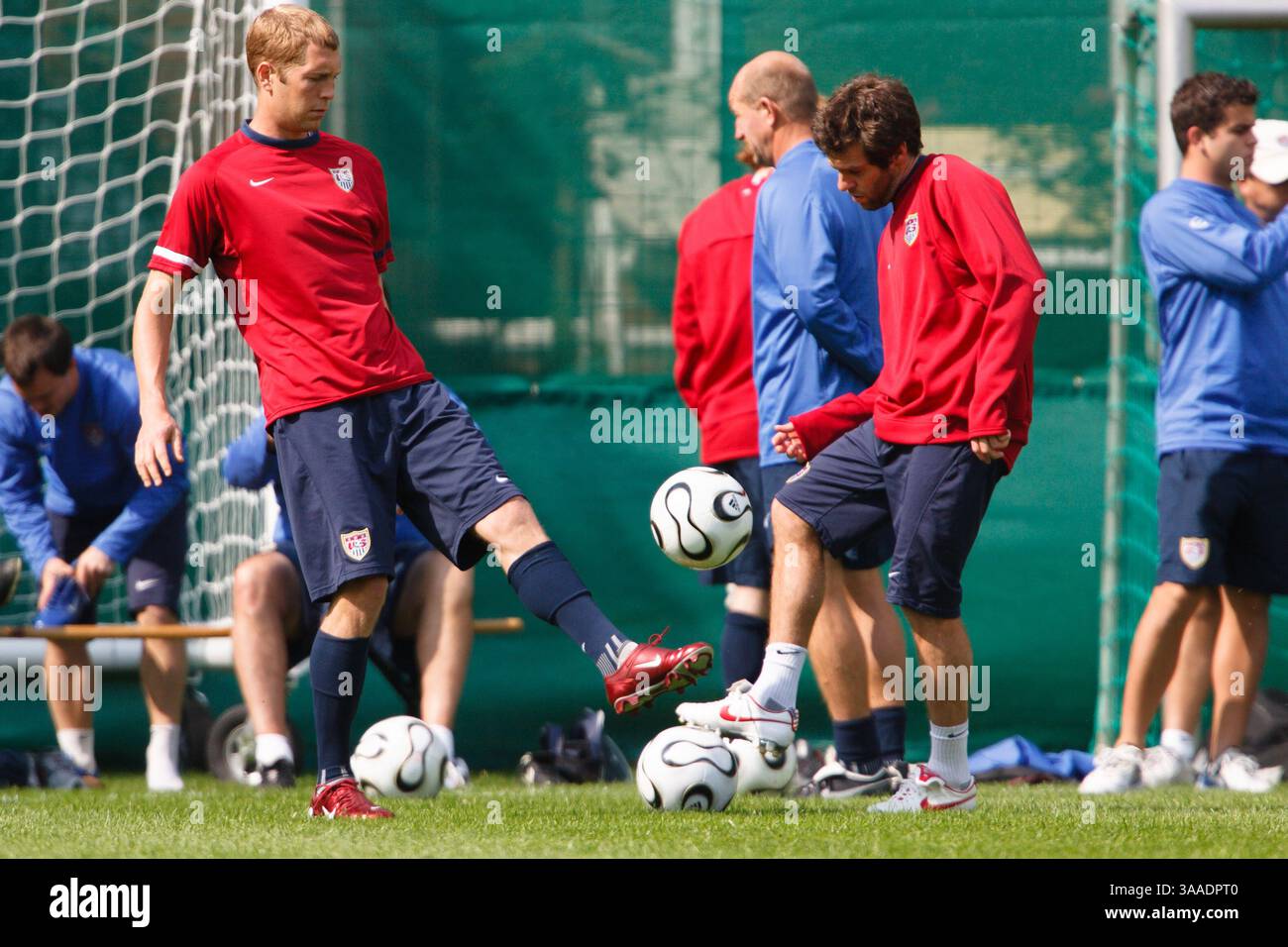 US Men's National Team players Gregg Berhalter (L) and Ben Olsen (R ...