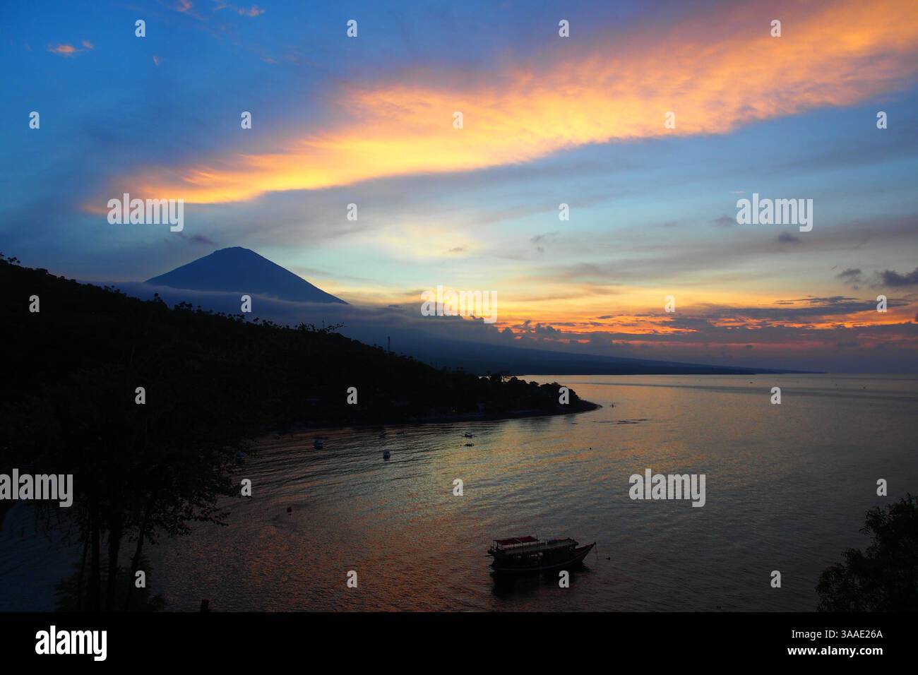 Olympus image hi-res stock photography and images - Alamy