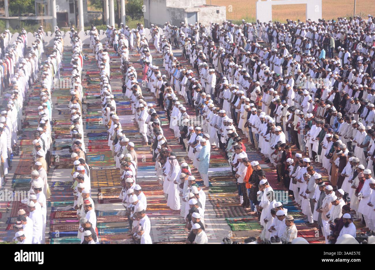 New Delhi, India. 31st Mar, 2025. GHAZIABAD, INDIA - MARCH 31: Muslims ...