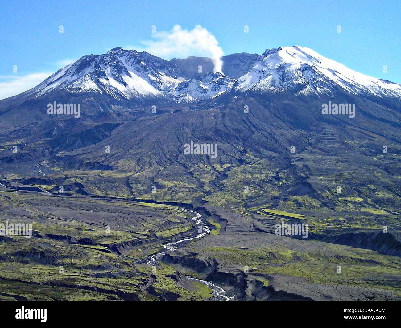 Oct. 12, 2004 - Castle Rock, Washington, USA - A plume of steam rises ...