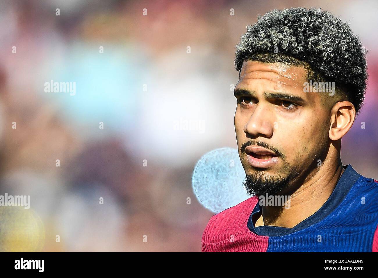 Barcelona, Espagne. 30th Mar, 2025. Ronald ARAUJO of Barcelona during ...