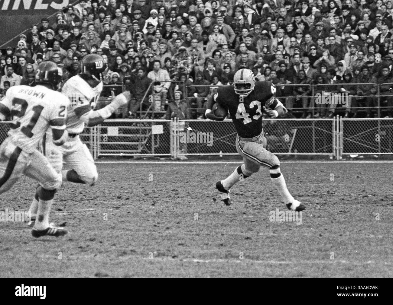 Larry brown 1971 hi-res stock photography and images - Alamy
