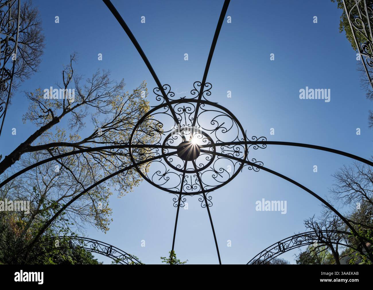 Scrollwork hi-res stock photography and images - Alamy