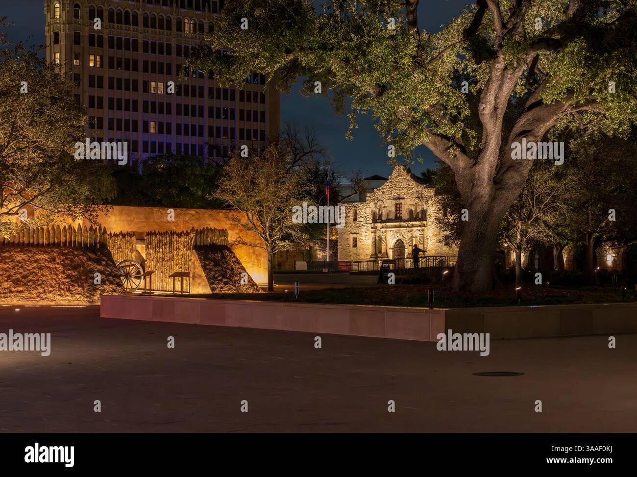 Illuminated Alamo Mission in San Antonio glows in the dark before ...