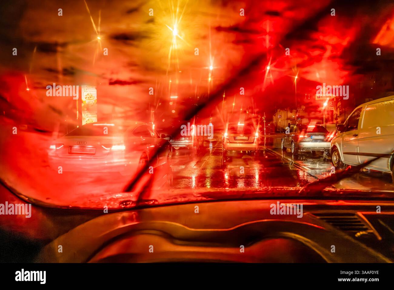 Beschlagene Autoscheibe, gefährliche Sichtbehinderung im Verkehr ...