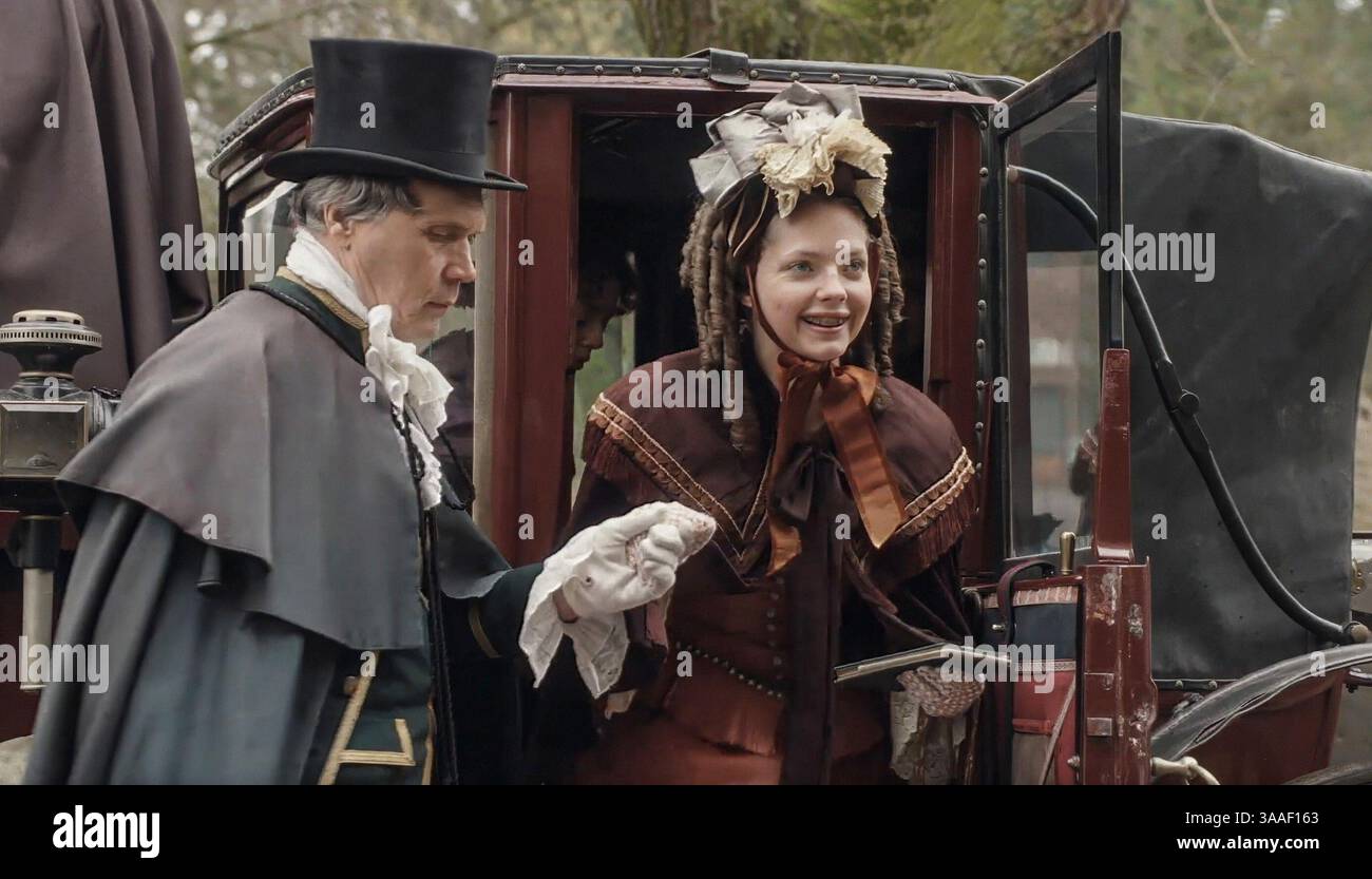 THE UGLY STEPSISTER, (aka DEN STYGGE STESOSTEREN), Lea Myren (right ...