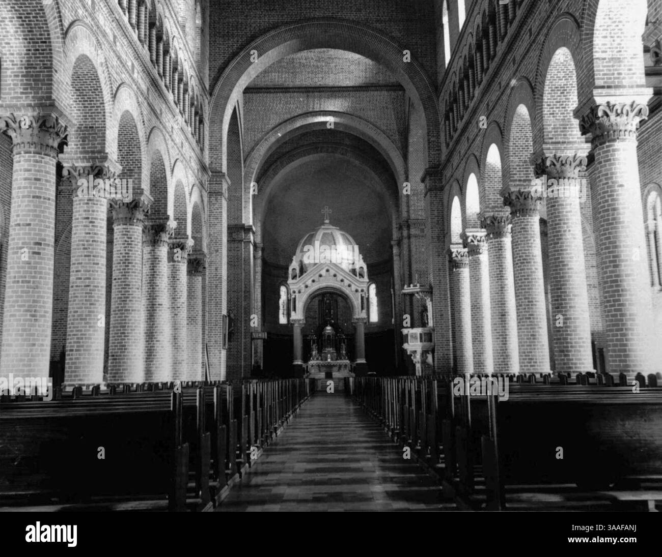 Interior Catedral de Medellín- Autor anónimo Stock Photo - Alamy