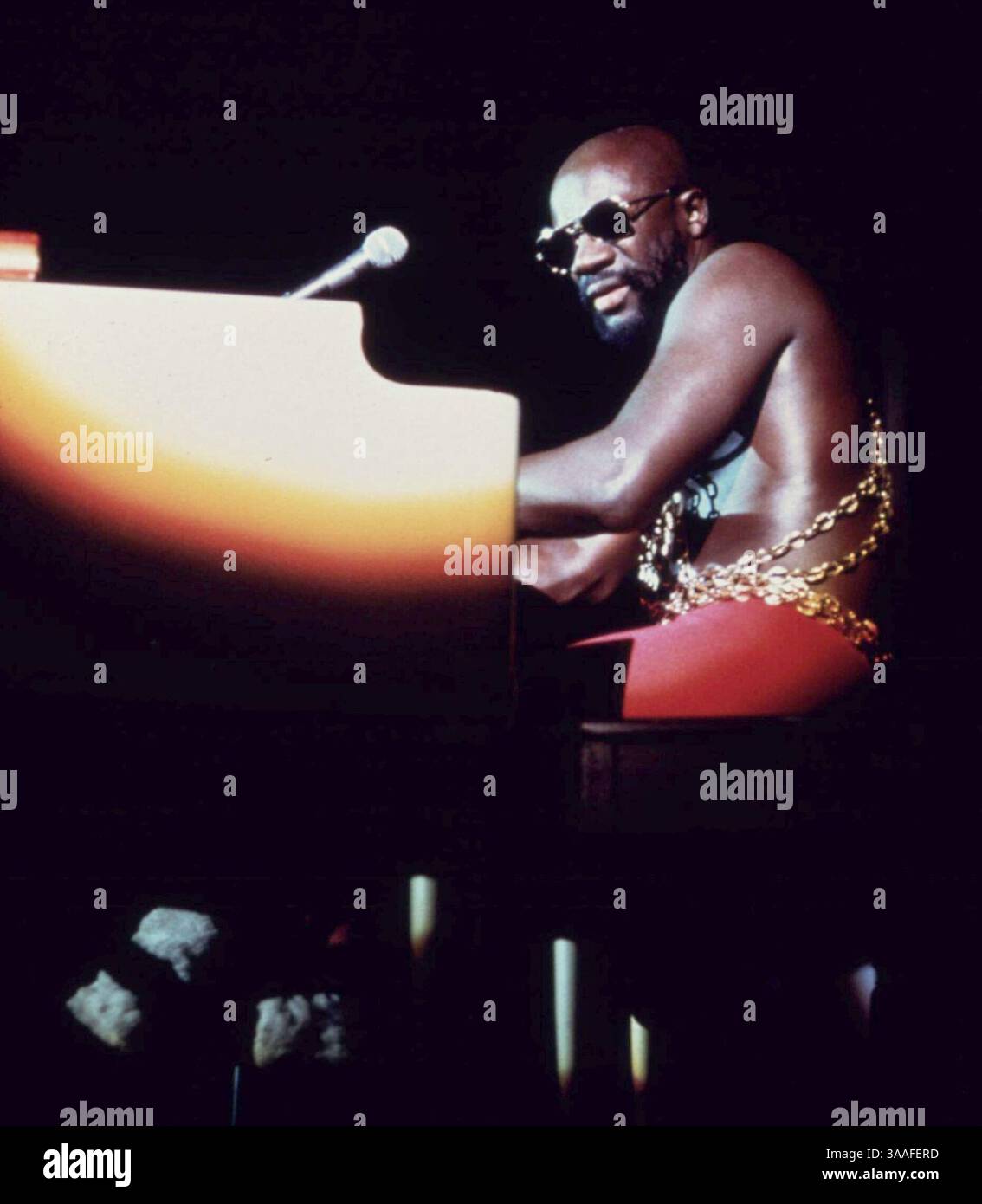 Isaac hayes 1973 hi-res stock photography and images - Alamy