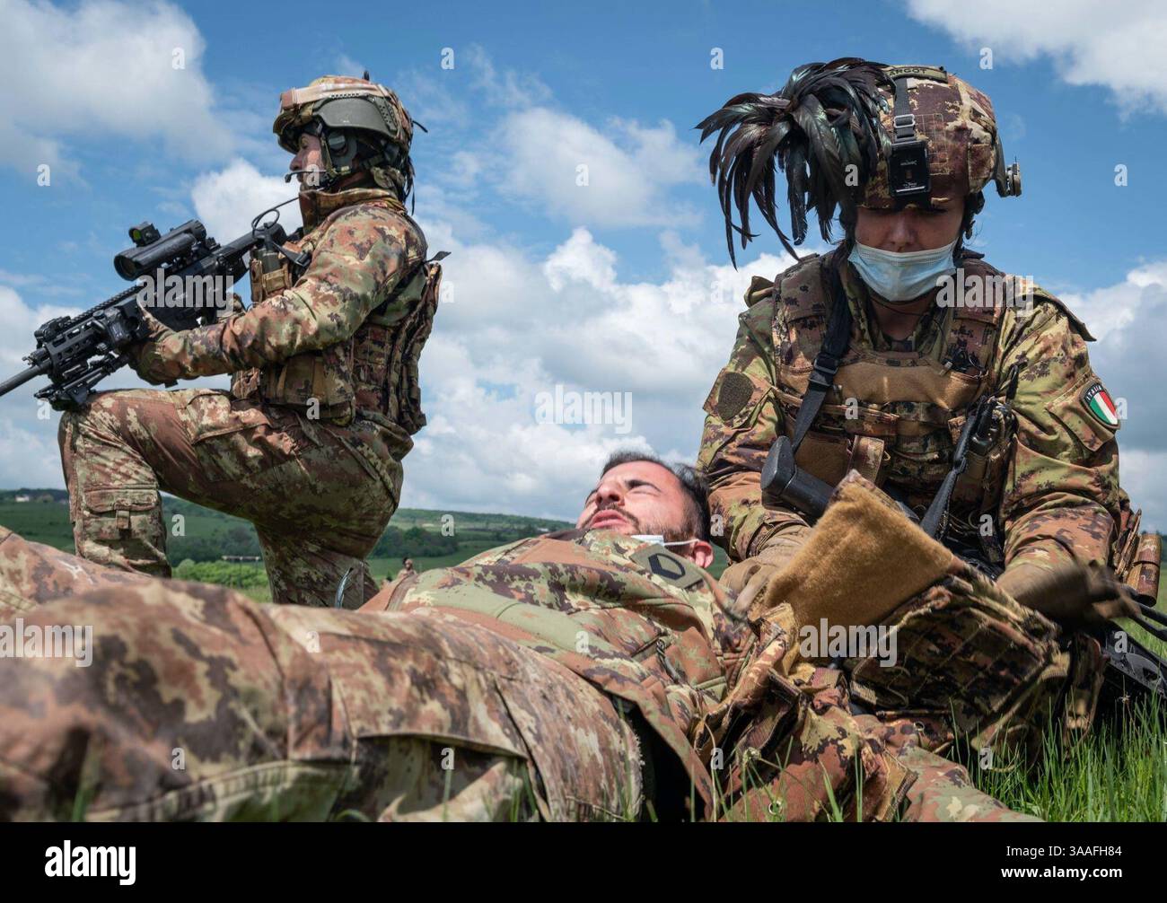Italian Soldiers assigned to the 1st Mechanized Battalion ‘Bersaglieri ...