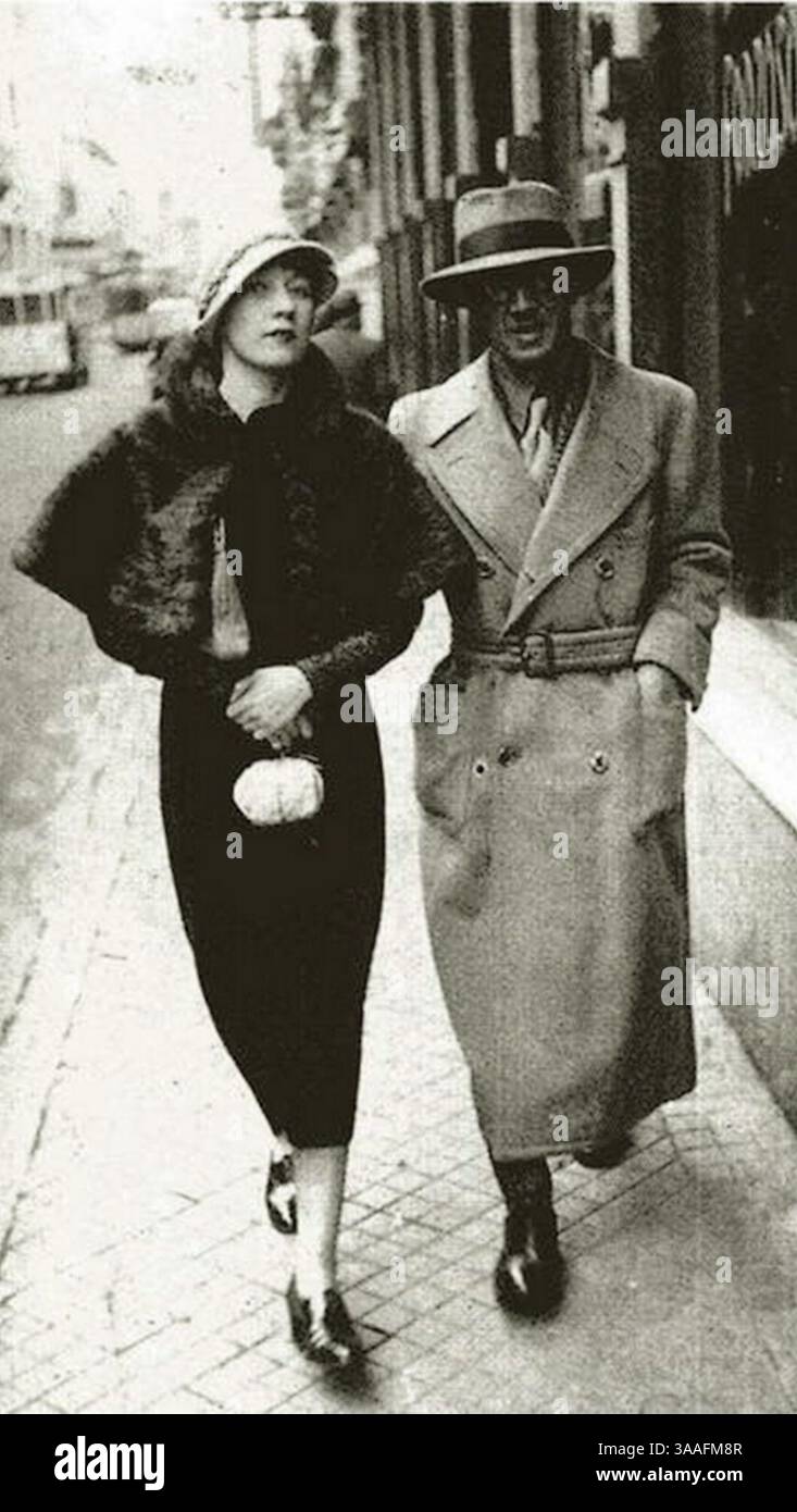Iwata Nakayama – Kiki de Montparnasse and Foujita in Paris, 1926 Stock ...