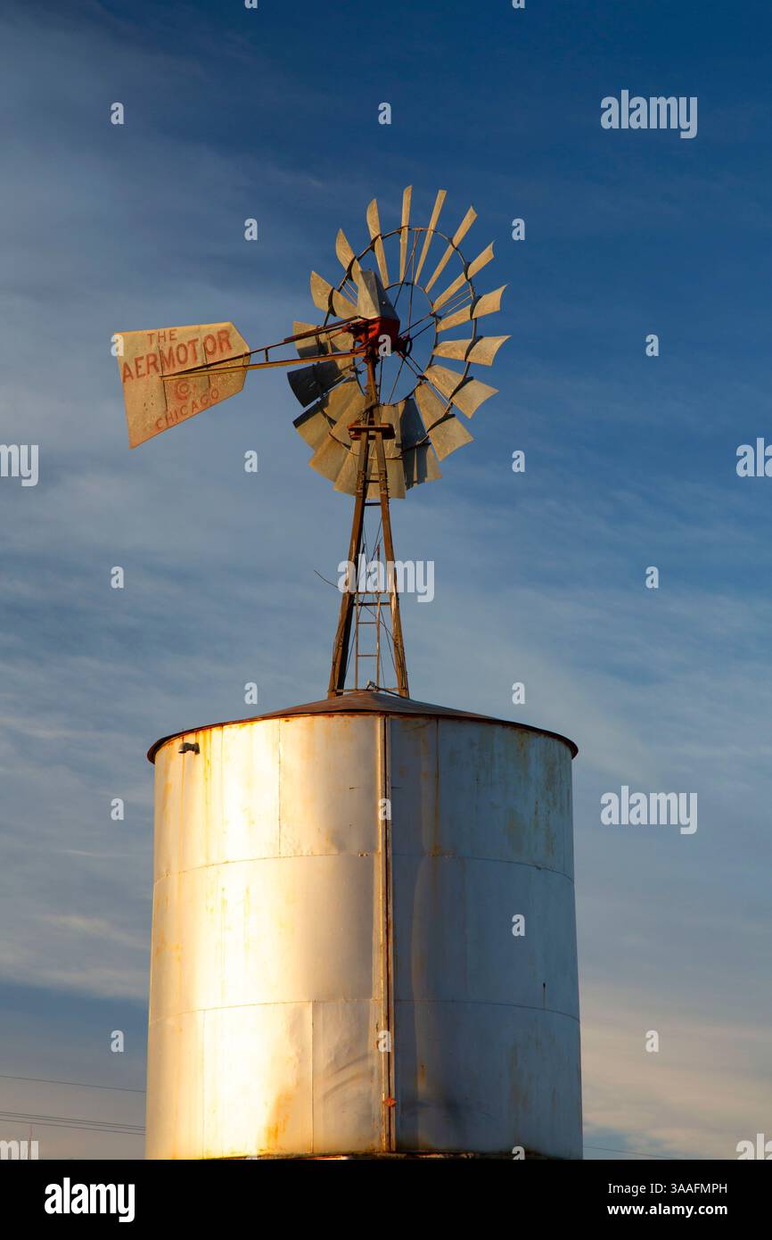Empire Ranch windmill and water tank, Las Cienegas National ...