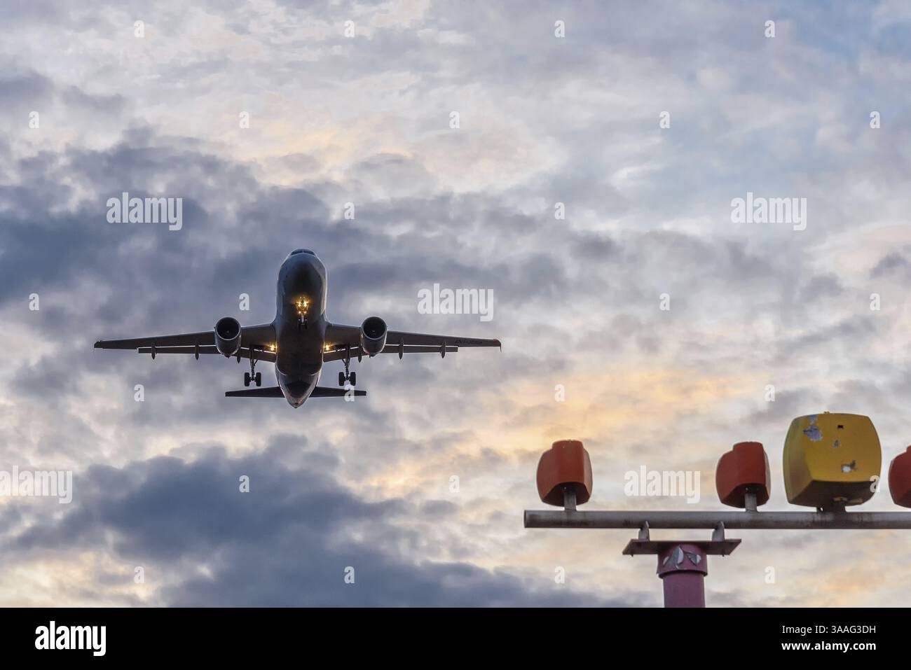 Airport approach road hi-res stock photography and images - Alamy