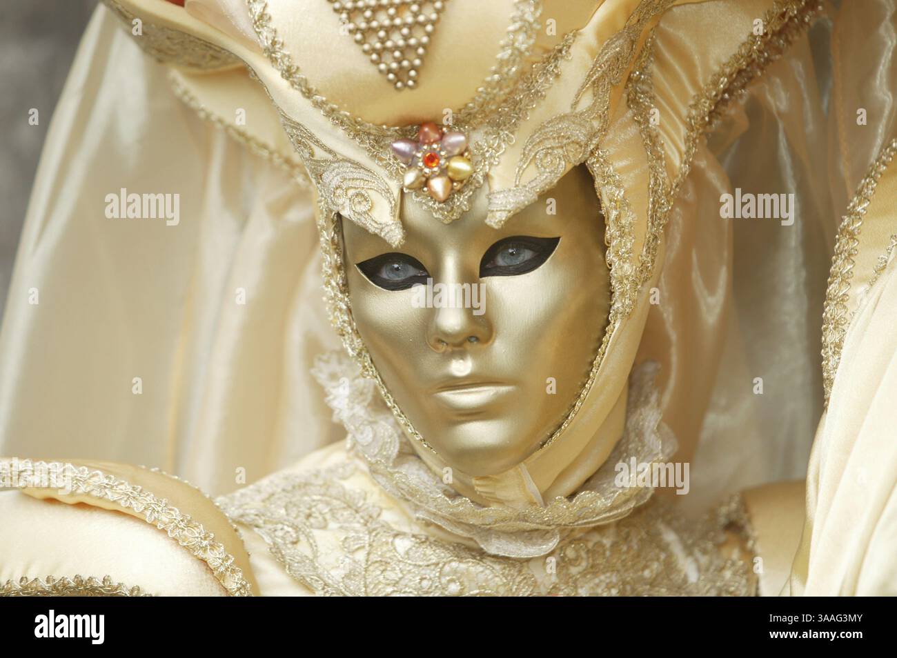 Masked figures at the Venice Carnival Stock Photo - Alamy