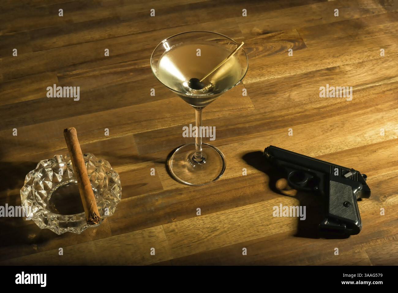 Bond overview hi-res stock photography and images - Alamy