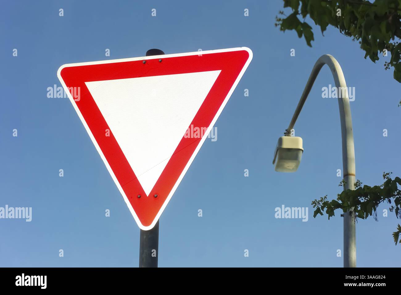 Traffic sign, road sign, traffic sign, give way, traffic sign number ...