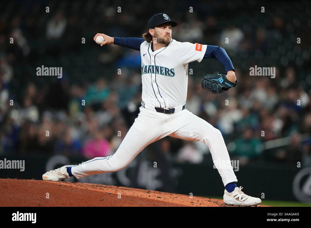 Seattle Mariners relief pitcher Collin Snider throws against the ...