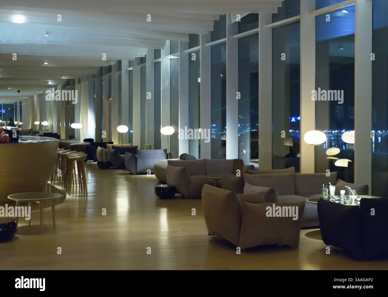 Entrance restaurant waiting area hi-res stock photography and images ...