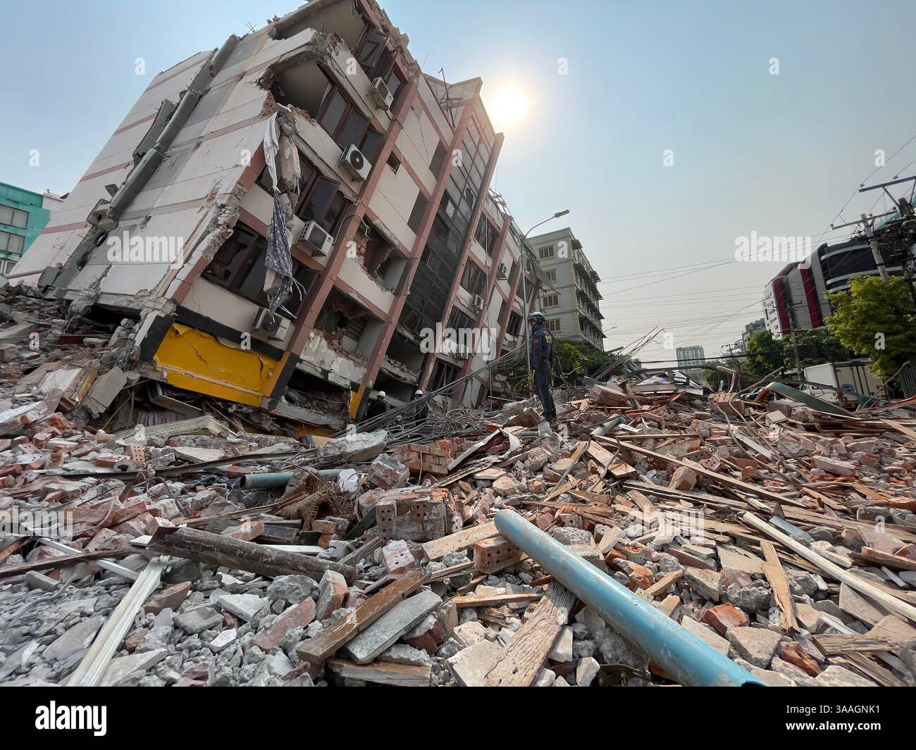 Mandalay, Myanmar. 31st Mar, 2025. A rescuer from China carries out ...