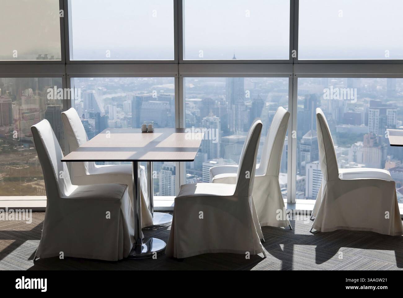 Empty desk in a skyscraper restaurant in Bangkok Stock Photo - Alamy