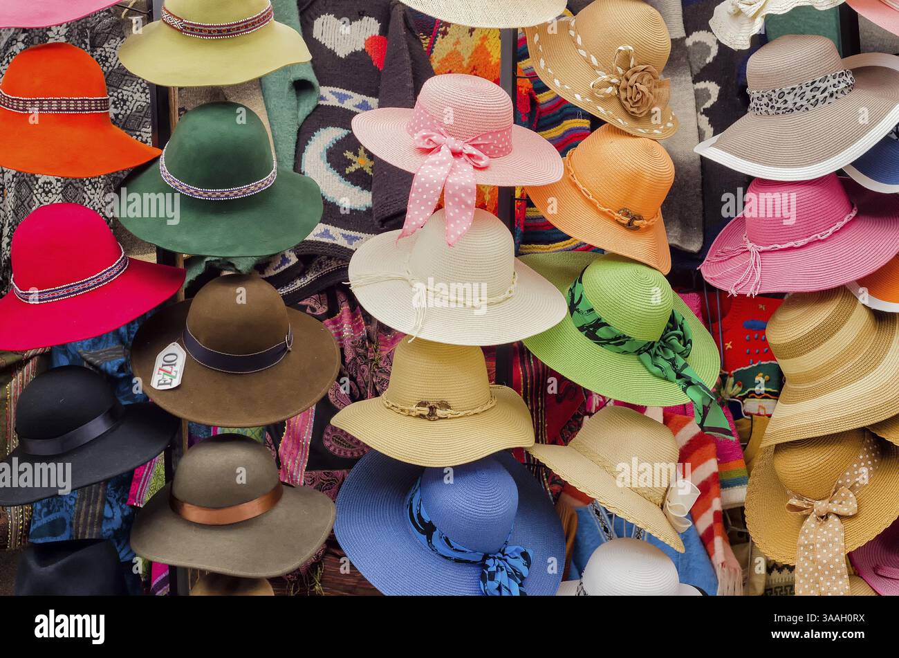 Latin american hats hi-res stock photography and images - Alamy