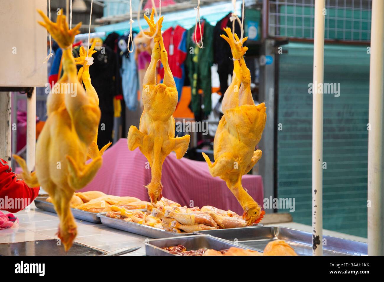 Chicken stall in a market in the city of Puebla, Mexico Stock Photo - Alamy